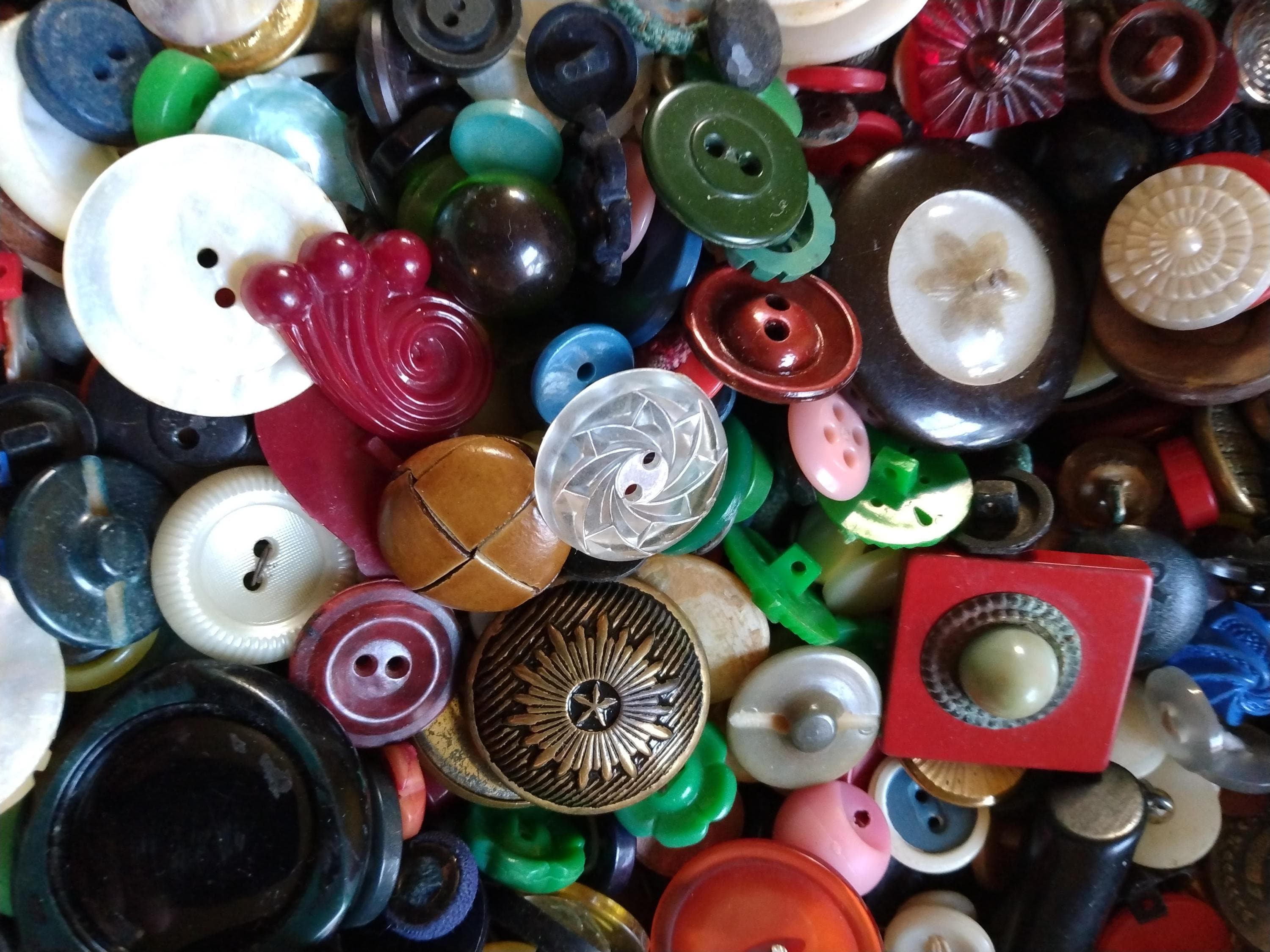 Vintage Button Grab Bag: Mixed Buttons for Crafting, 1930s-1970s - Etsy