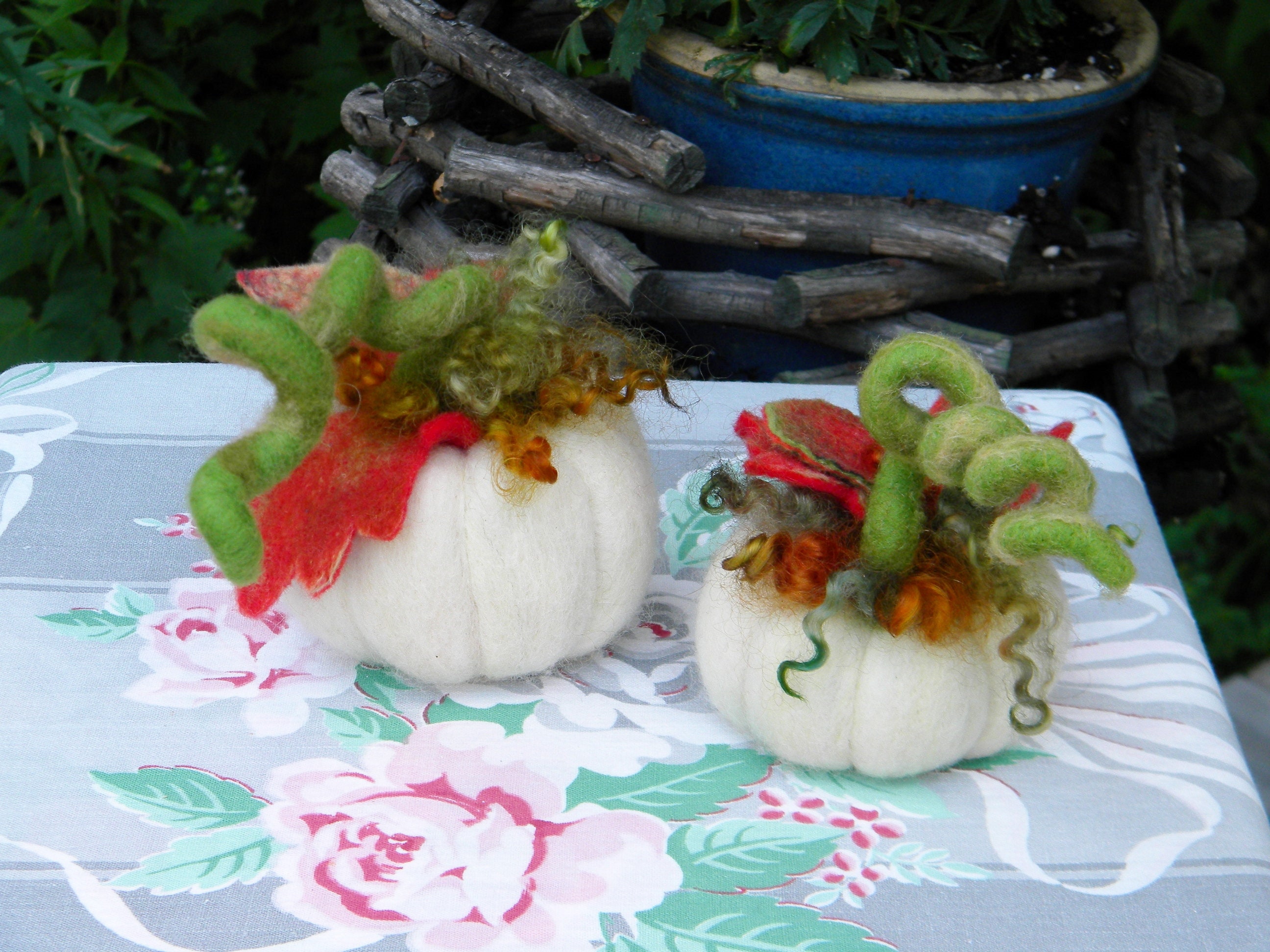 Set of 2 Needle Felted Pumpkins Full Moon Wool Pumpkins wet - Etsy