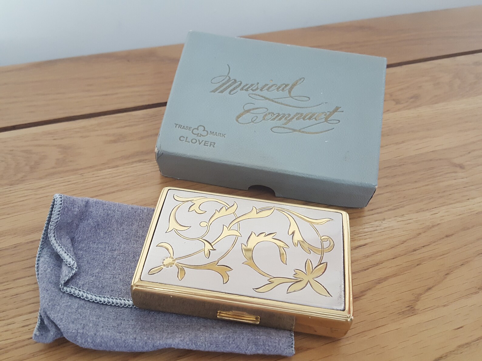 Vintage Clover Musical Powder Compact With Box - Etsy