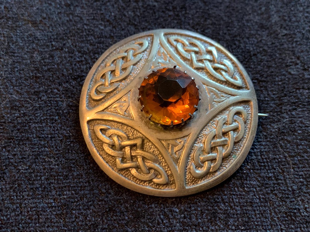 Vintage White Metal Celtic Knot Fly Plaid Brooch With Facetted Centre ...