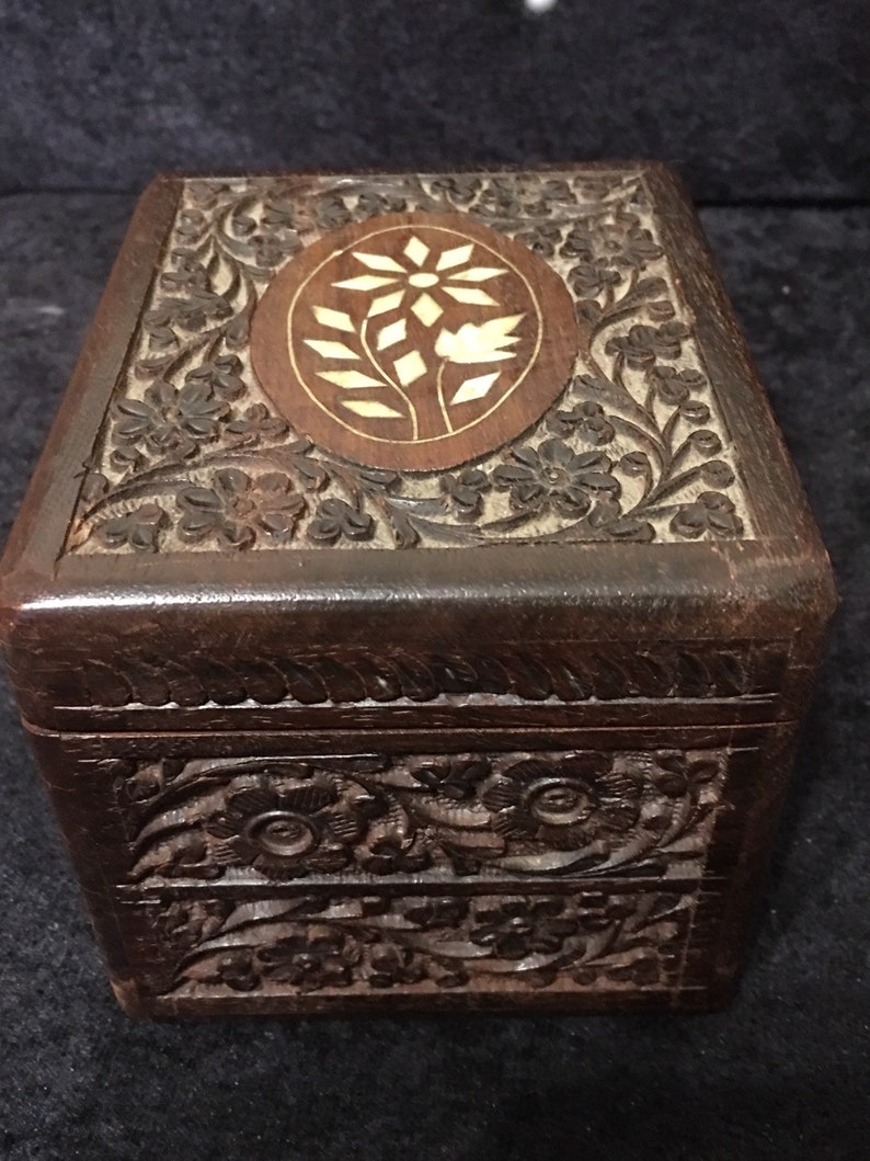 Vintage Carved Hardwood Box With Carved Leaves and Flowers With Inlaid ...