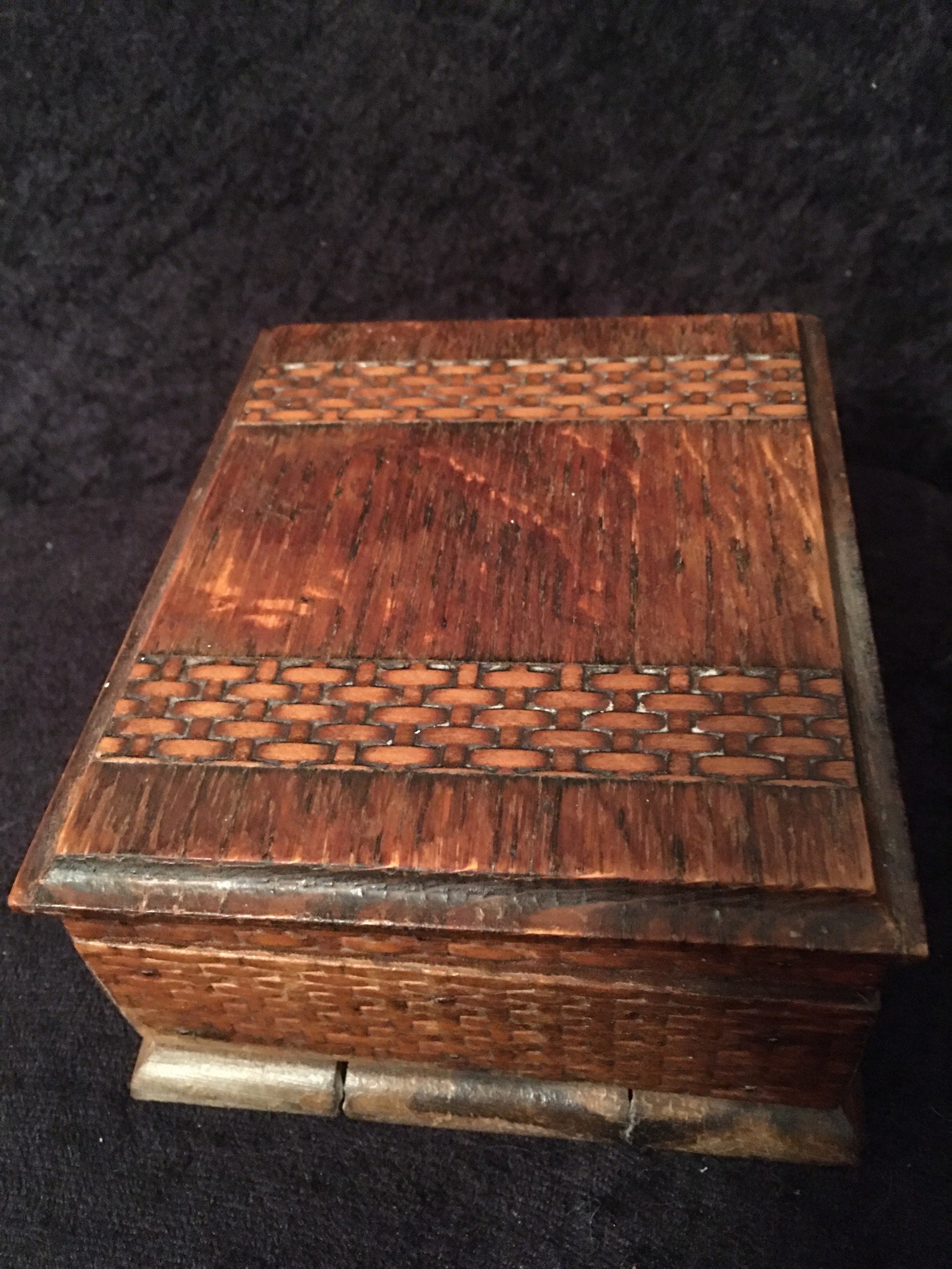 Bibelot en bois sculpté à la main antique boîte à bijoux - Etsy France