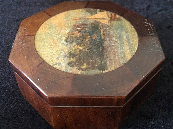 Very Rare Antique Wooden box from the 1800s Hand turn… - Gem
