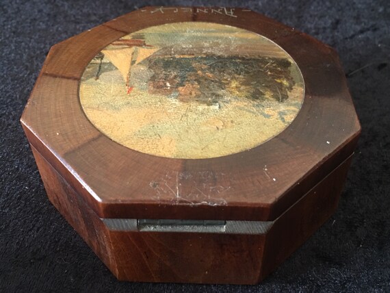 Very Rare Antique Wooden box from the 1800s Hand turn… - Gem