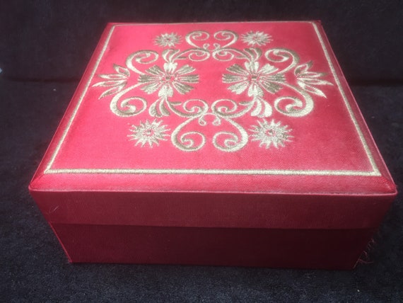 Vintage Embroidered satin Jewellery box - Gem