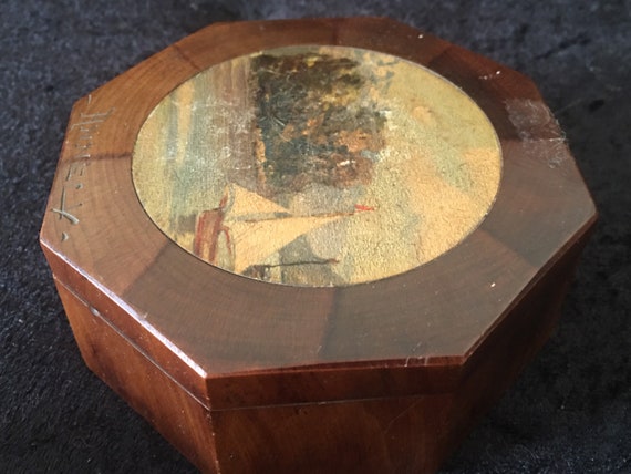 Very Rare Antique Wooden box from the 1800s Hand turn… - Gem
