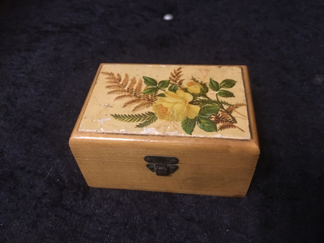 A Lovely Victorian Antique Mauchline Ware Wooden Box. Blonde Wood With ...