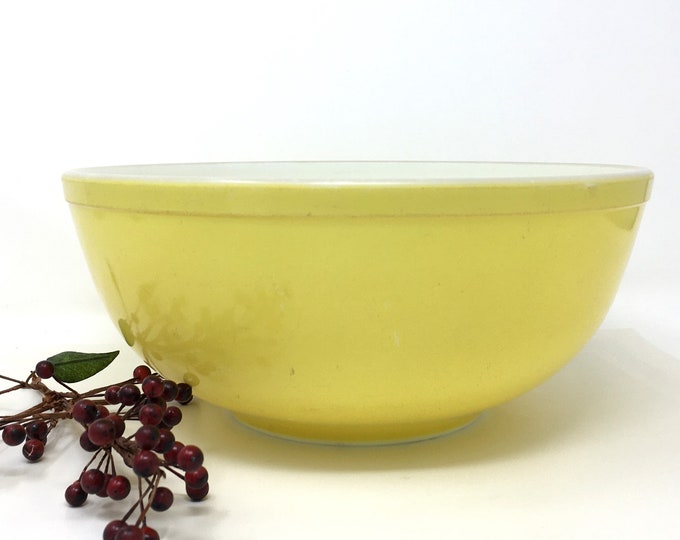 Large 1940s Vintage Pyrex Mixing Bowl, Early 4 Quart Yellow Nesting ...