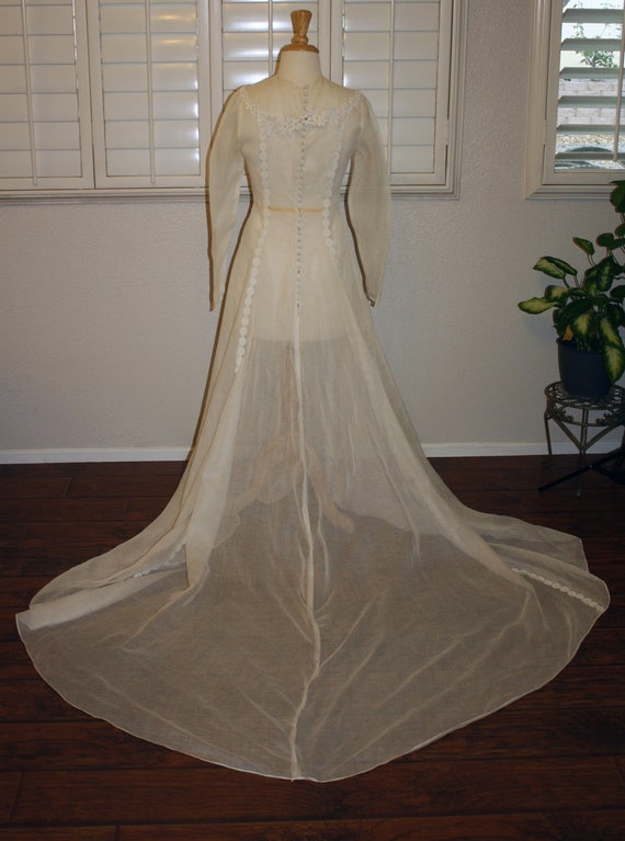 Vintage Sheer Ivory Cream Linen 70's Victorian, Edwar… - Gem