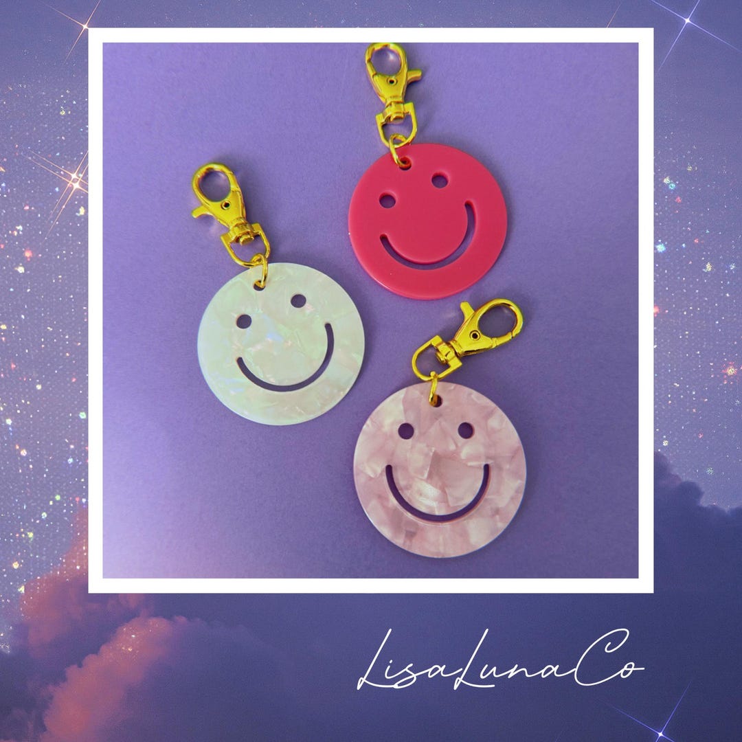 Smiley Face - Keychain - Etsy