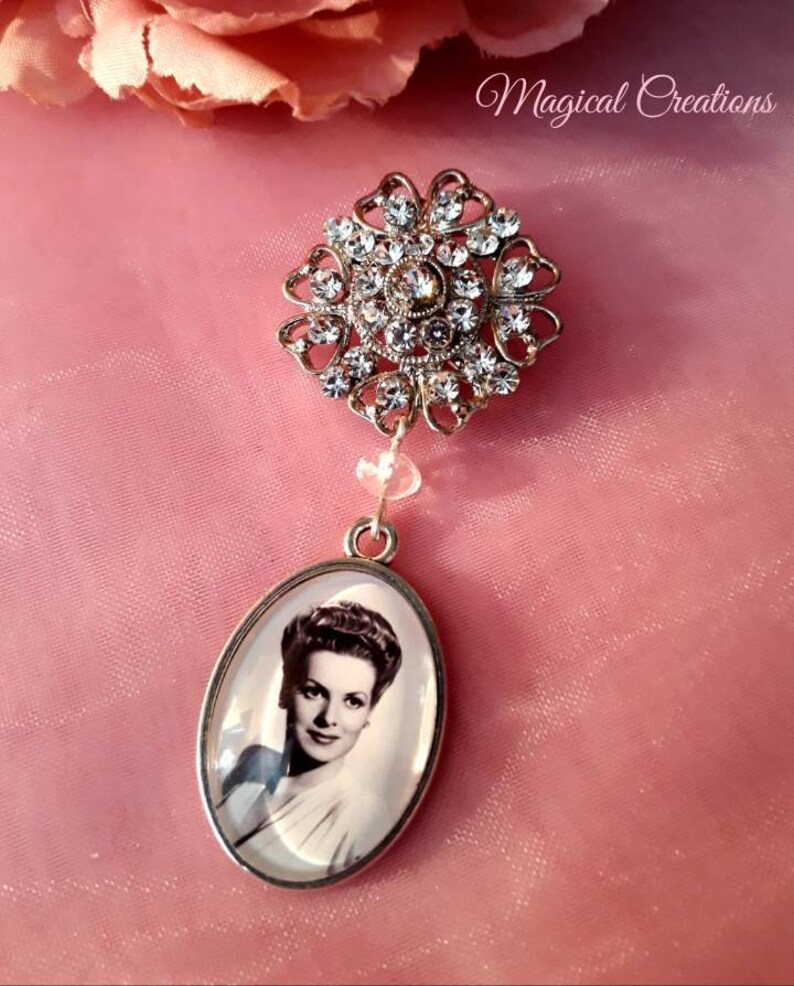A Beautiful Single Remembrance Photo Bouquet Charm to Pin to Your ...