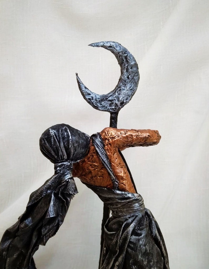 Dark art gothic décor figure papier mâche sculpture croissant - Etsy France