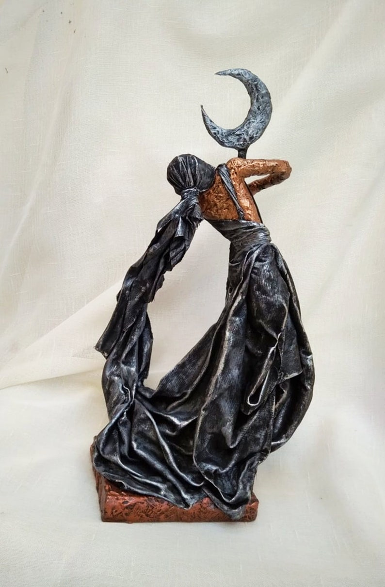 Dark art gothic décor figure papier mâche sculpture croissant - Etsy France