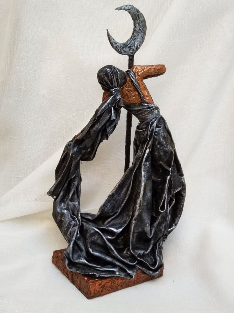 Dark art gothic décor figure papier mâche sculpture croissant - Etsy France