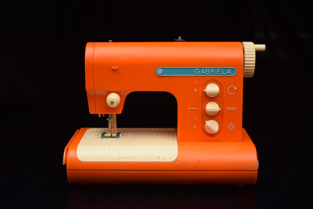 Vintage Gabriela Sewing Machine / Child Toy / Orange / Plastic - Etsy