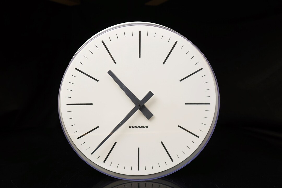 Vintage Schrack Wall Clock / Westerstrand Impulse Movement / Plastic ...