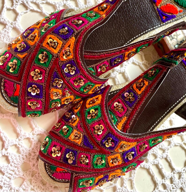 Hand Crafted & Hand Embroidered Zari Leather Sandals Peshawari Chappal ...