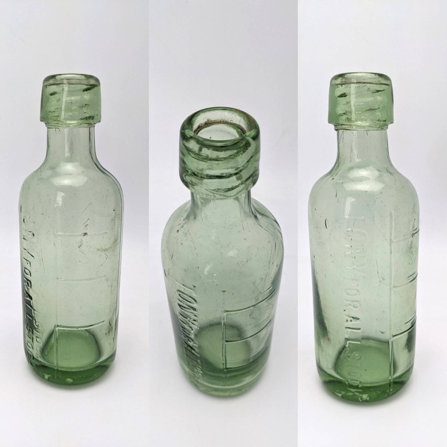 Colección de botellas antiguas de tamaño mediano en una variedad de ...