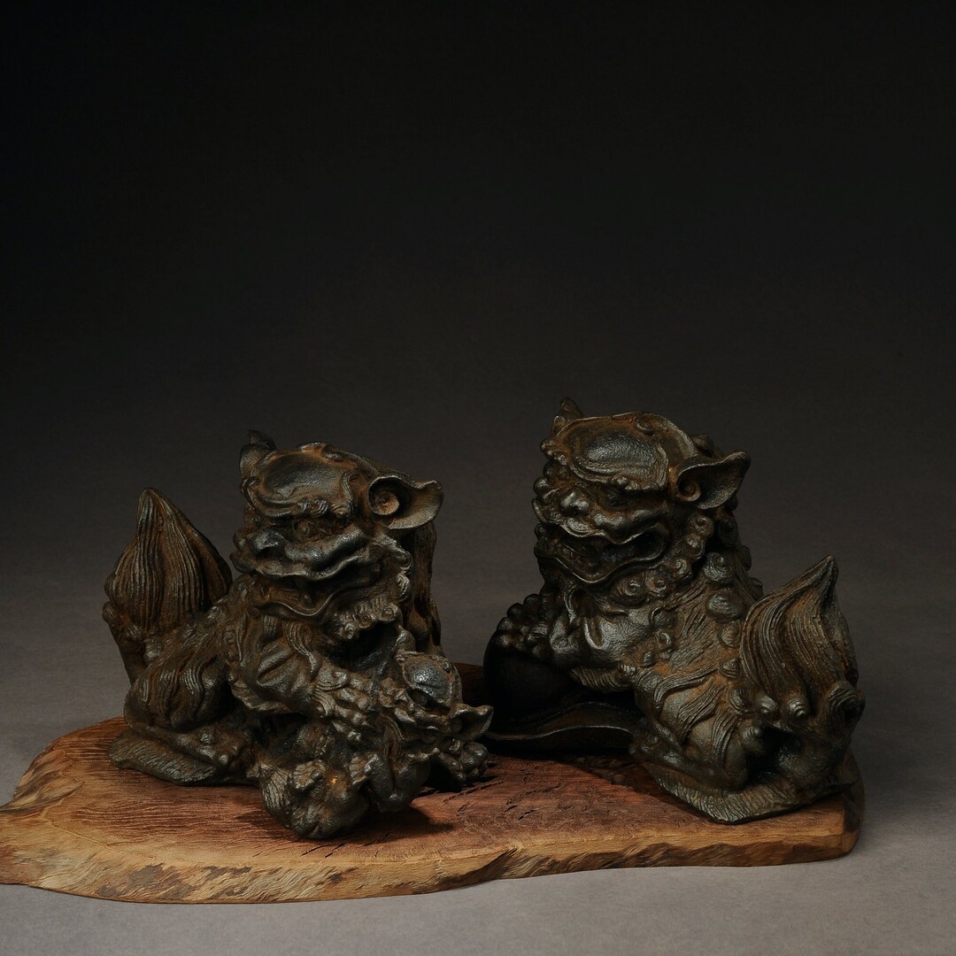 Pair of Cast Iron Lions/lion Sculpture/bronze Sculpture/statue Hand ...