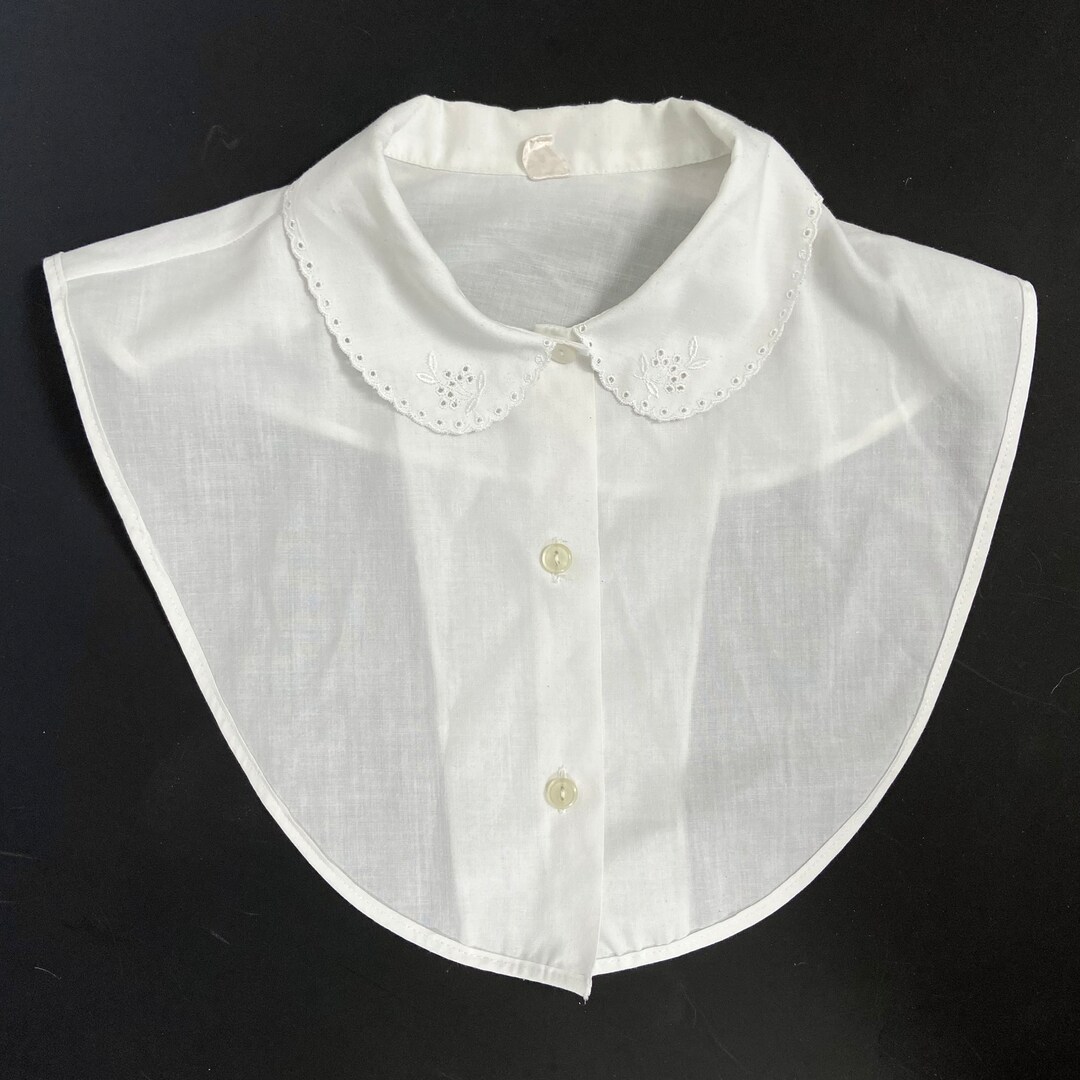 Vintage Faux Collar Featuring an Embroidered Scalloped Edge. - Etsy