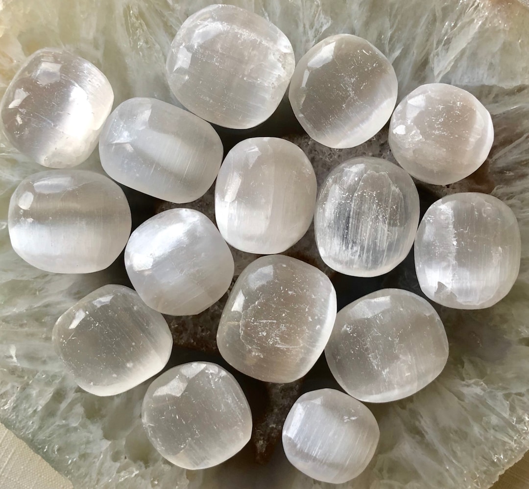 Premium White Selenite Tumbled Stones. Polished Selenite Crystal for ...