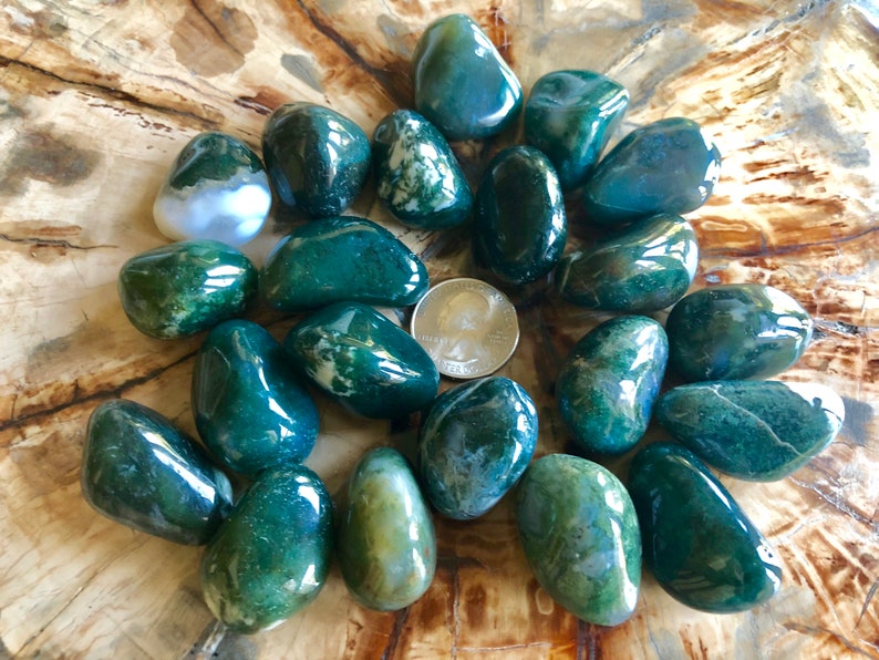 Beautiful Green Moss Agate Crystal. Moss Agate Tumbled Stones for ...