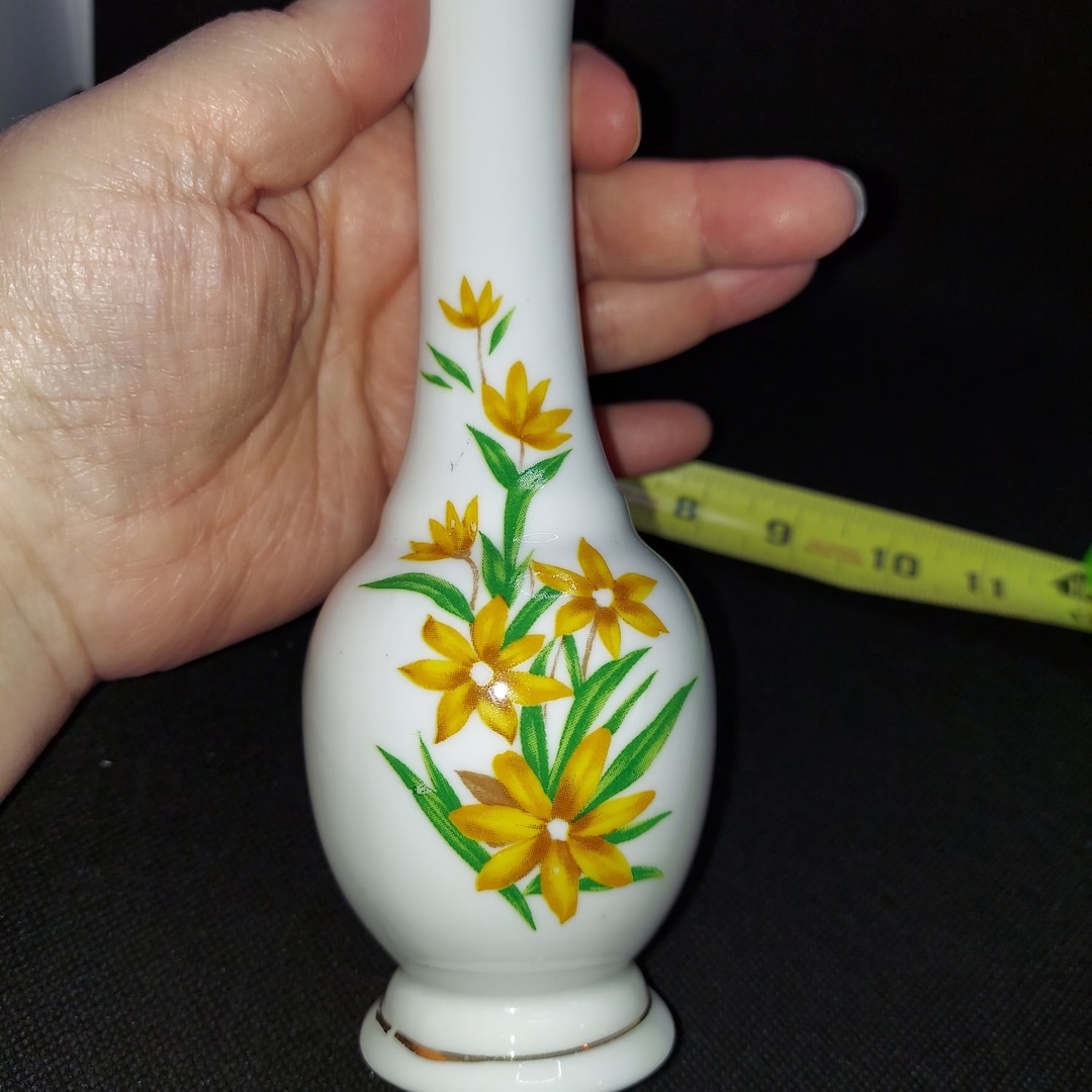 RARE 1981 Milk Glass Ceramic Vase Made in Taiwan Yellow Flowers Green ...
