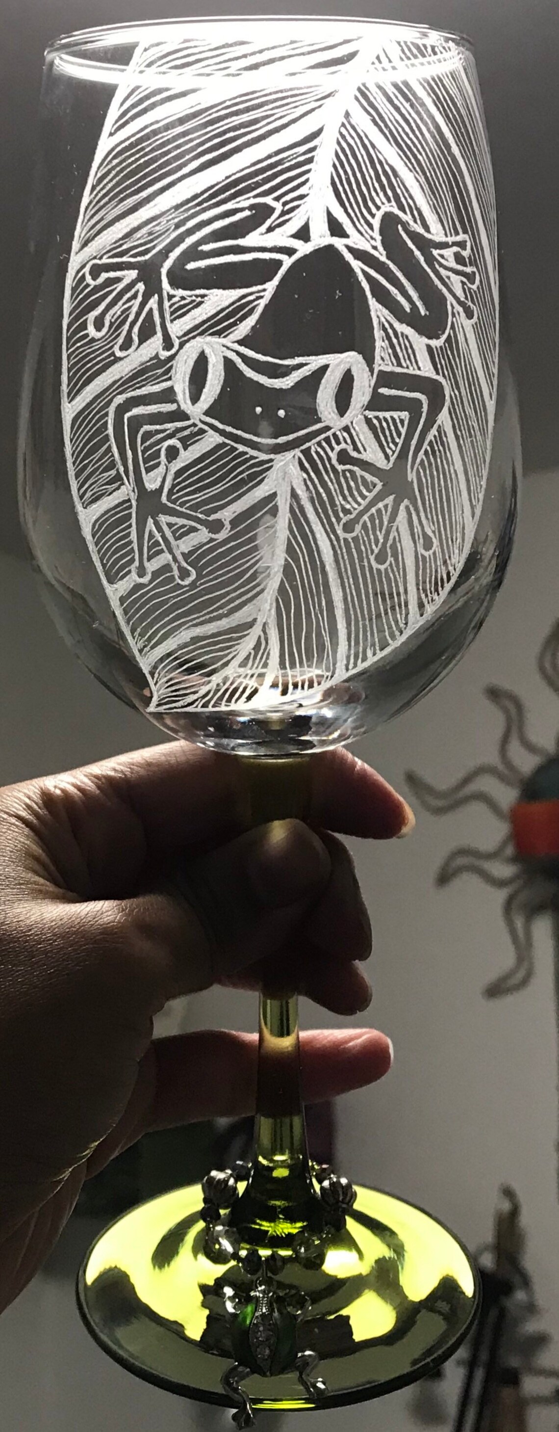 Frog wine glasshand engraved tree frog wine glassfrog | Etsy