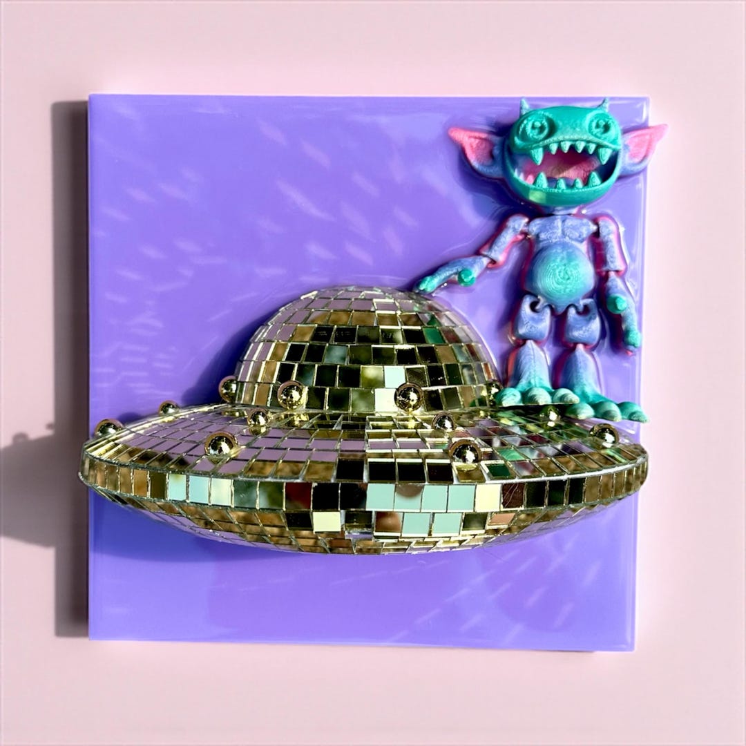 ALIEN UFO Disco Ball 3d Resin Wall Art / Ufo Sculpture / Kitsch Alien ...