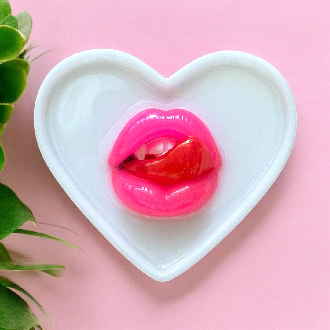 GIANT LIPS Licking Tongue 3D Resin Wall Art / Heart Lips/ Wall Art ...