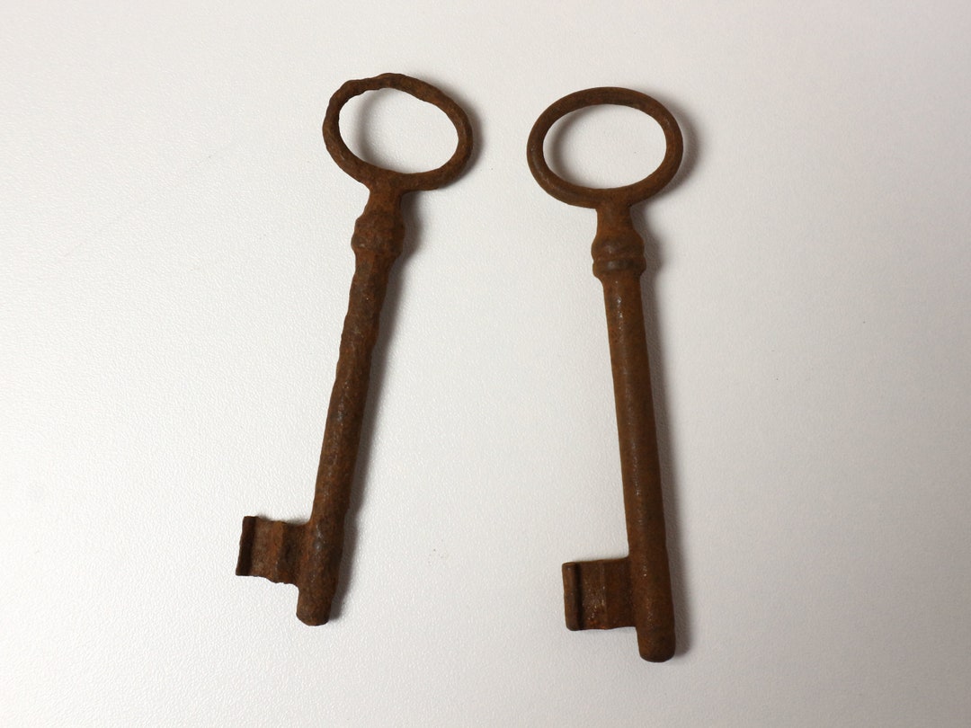Set (2) Antique Skeleton Keys, Old Rusted Keys , Vintage Keys, Old ...