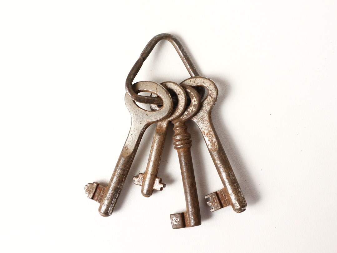 Set With Four (4) Old Rusted Keys , Vintage Keys, Old Metal Iron Keys ...