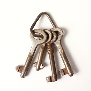 Set With Four (4) Old Rusted Keys , Vintage Keys, Old Metal Iron Keys ...