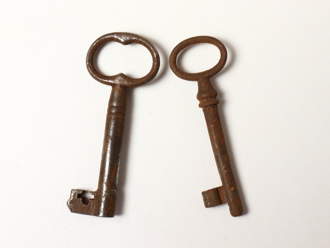 Set (2) Antique Skeleton Keys, Old Rusted Keys , Vintage Keys, Old ...