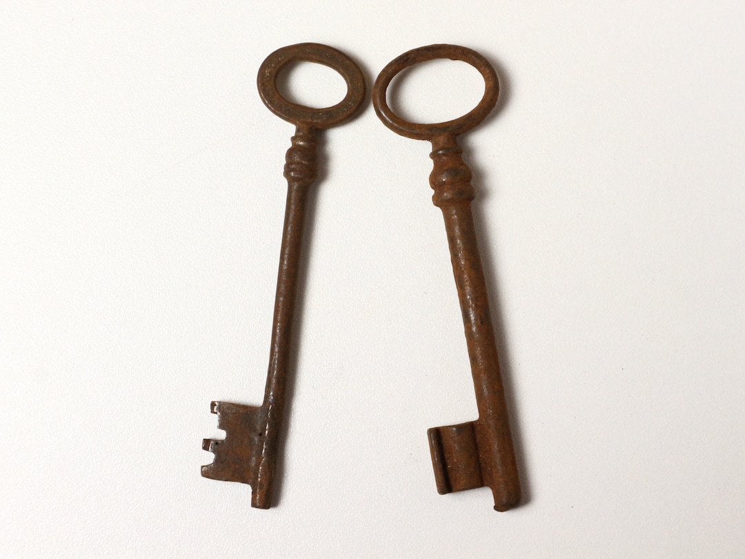 Set (2) Antique Skeleton Keys, Old Rusted Keys , Vintage Keys, Old ...