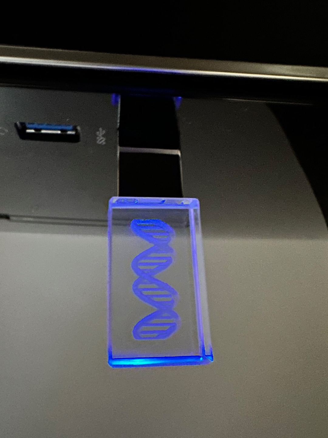64 GB Thumb Drive With Illuminated DNA Image - Etsy