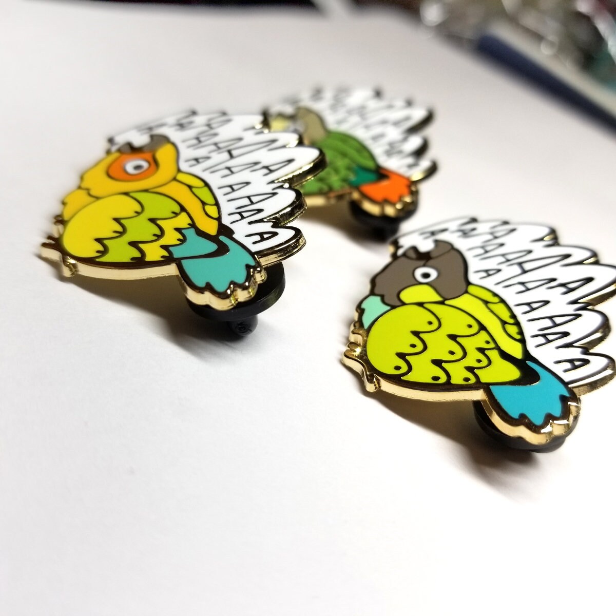 Screaming Conure Enamel Pin green Cheek / Sun / Nanday | Etsy