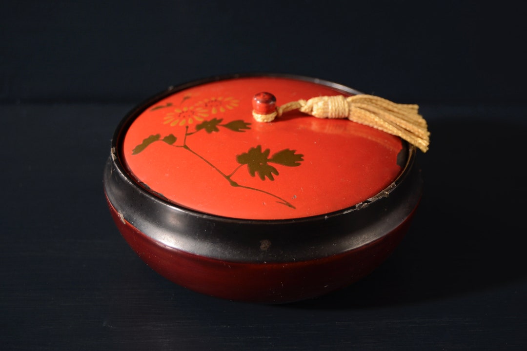 Small, Flat Lacquer Box With Tassel - Etsy UK