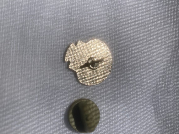 Shell Oil Vintage Enamel Pin - Gem