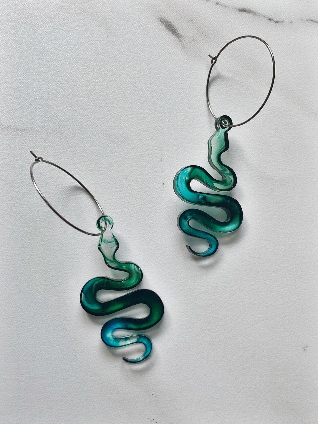 Aros De Plata Con Serpiente De Resina Verde Translúcida - Etsy España