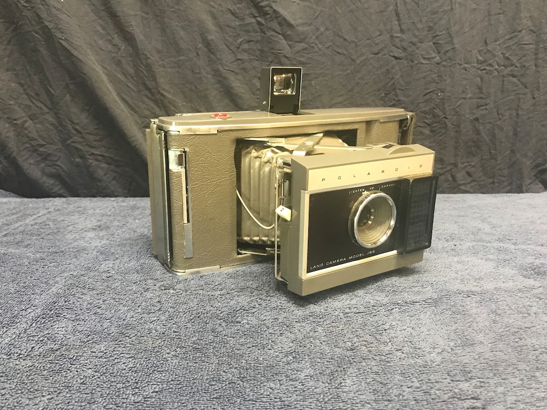 Vintage Polaroid Electric Eye Land Camera Model J66. Vintage Camera ...