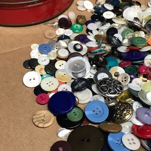 Vintage Tin Full of Various Buttons. - Etsy