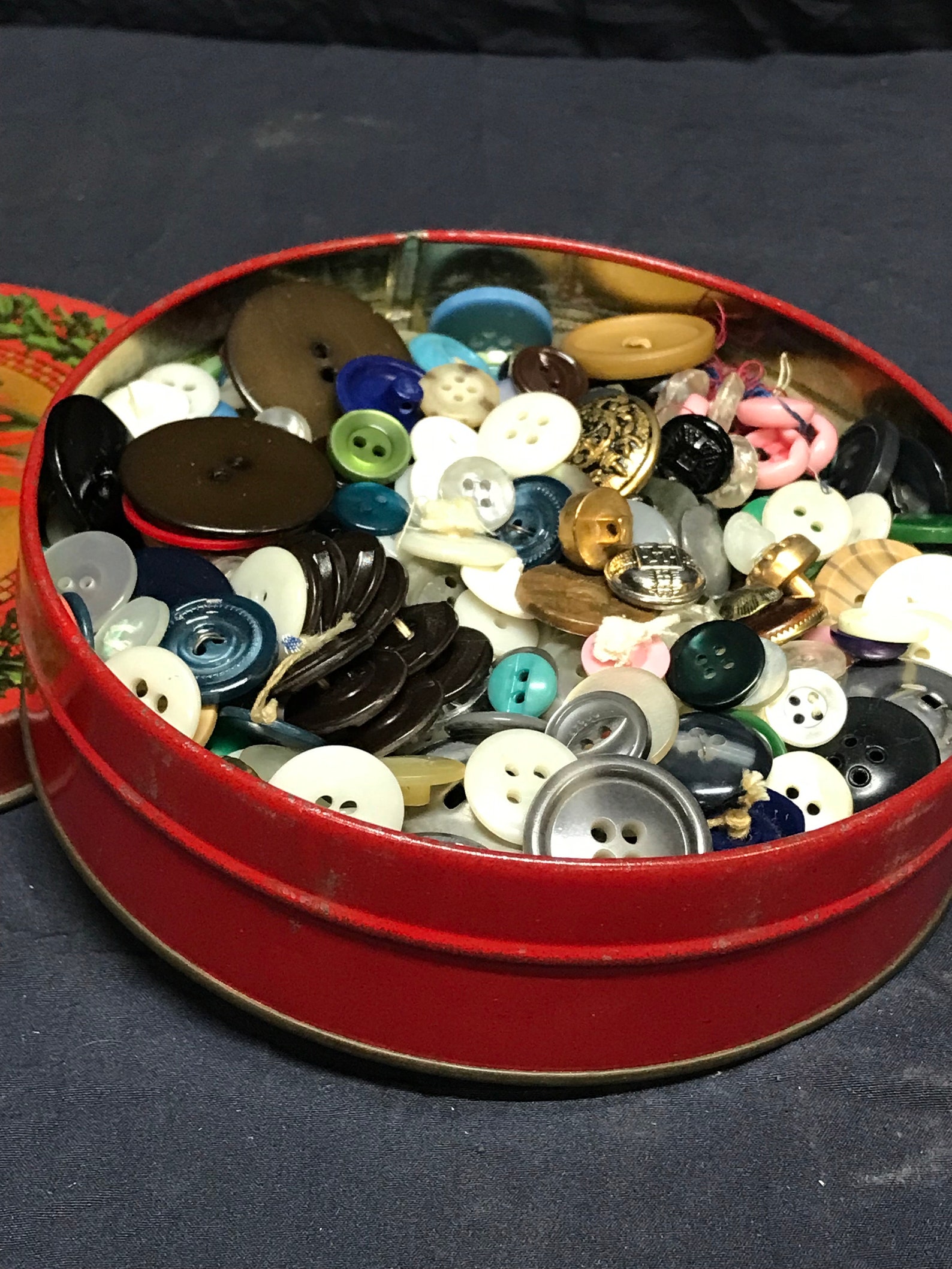 Vintage Tin Full of Various Buttons. - Etsy