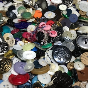 Vintage Tin Full of Various Buttons. - Etsy