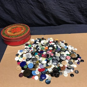 Vintage Tin Full of Various Buttons. - Etsy