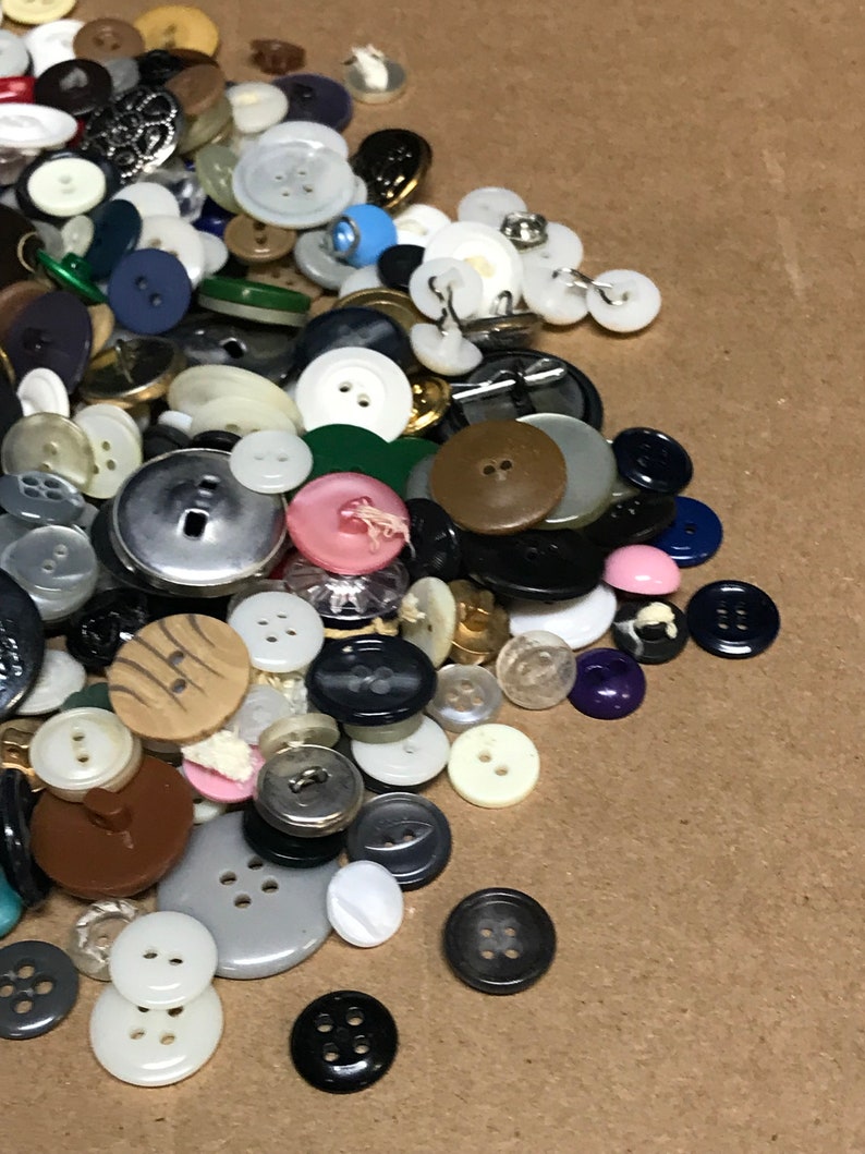 Vintage Tin Full of Various Buttons. - Etsy