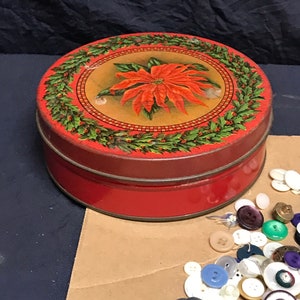 Vintage Tin Full of Various Buttons. - Etsy