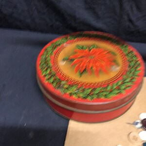 Vintage Tin Full of Various Buttons. - Etsy