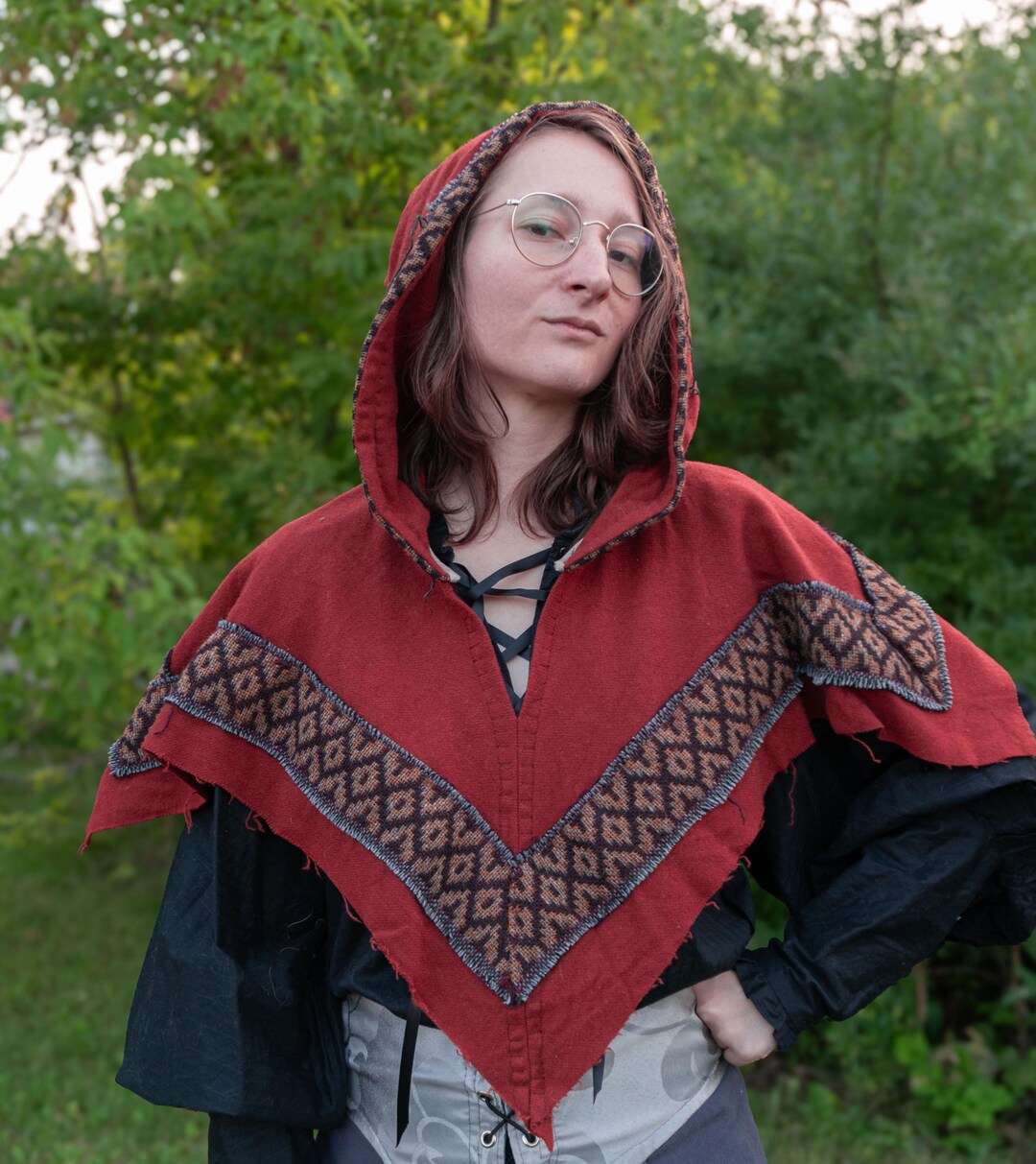 Various Short Triangle Cloak With Pointy Hood *in Stock* by Val'rök ...