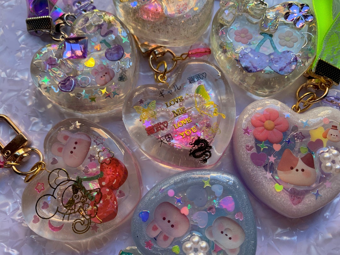Shaker Resin Keychain Shaped in the Shape of a Heart Shakers Keychain ...